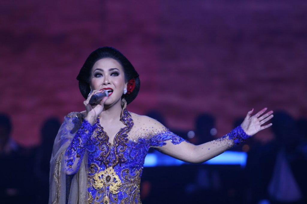 40 Tahun Berkarya, Sundari Soekotjo Gelar Senandung Keroncong Indonesia ...